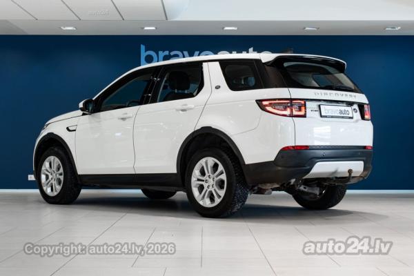 White Land Rover Discovery Sport 2020 in Tallinn, with an engine capacity of 2.00 L and mileage of 111 thousand km for 22990 €, photo 4 on AUTOMOTO.COM.LV