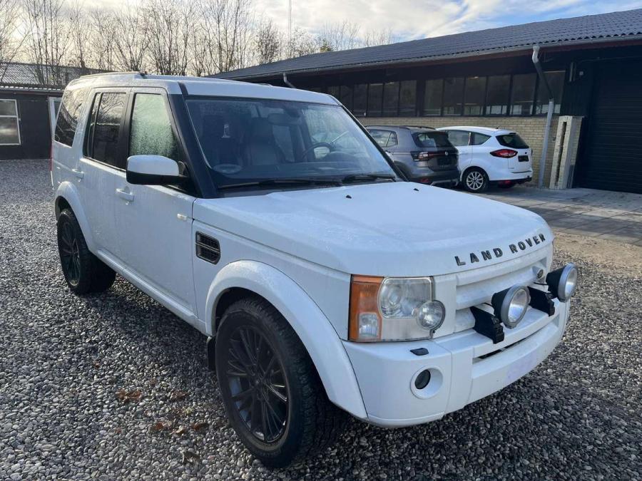 Balts Land Rover Discovery 2006 Viļņa, ar dzinēja tilpumu 2.72 L un nobraukumu 319 tūkst. km par 6300 €, foto 2 vietnē AUTOMOTO.COM.LV