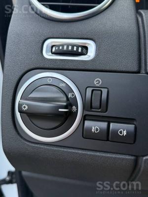 Balts Land Rover Discovery 2011 Rīga, ar dzinēja tilpumu 3.00 L un nobraukumu 234 tūkst. km par 11000 €, foto 17 vietnē AUTOMOTO.COM.LV