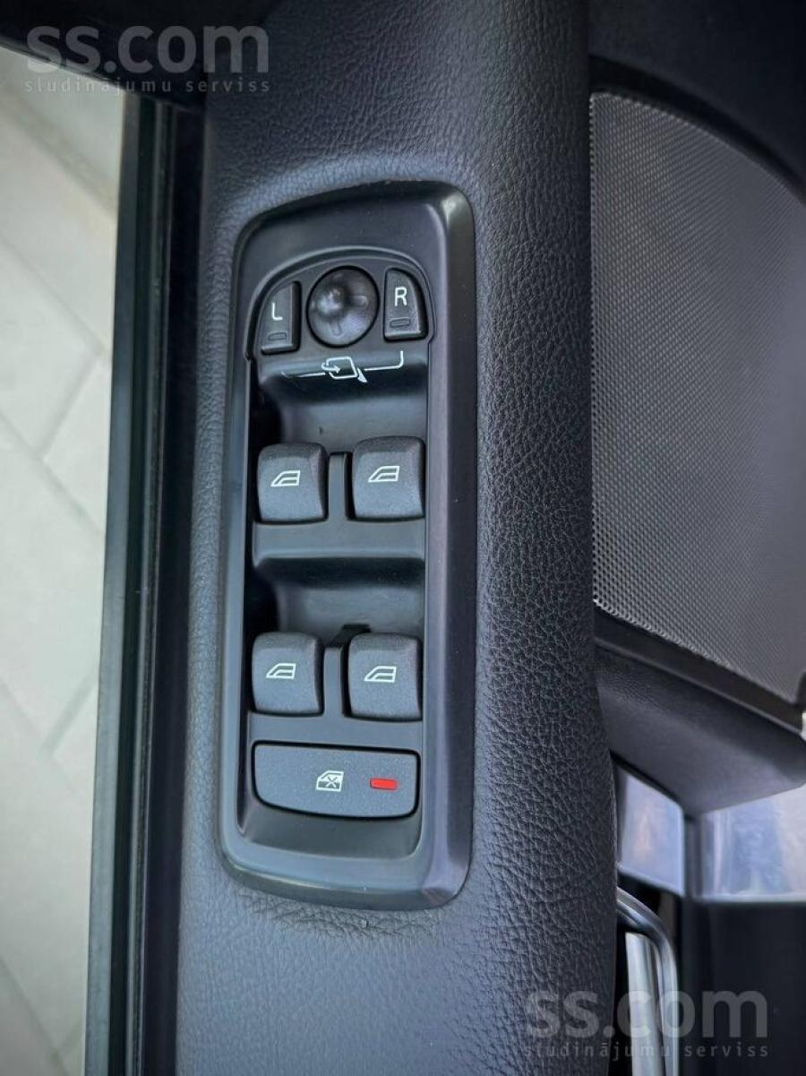 Balts Land Rover Discovery 2011 Rīga, ar dzinēja tilpumu 3.00 L un nobraukumu 234 tūkst. km par 11000 €, foto 18 vietnē AUTOMOTO.COM.LV