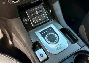 White Land Rover Discovery 2011 in Panevezys, with an engine capacity of 2.99 L and mileage of 292 thousand km for 8500 €, photo 17 on AUTOMOTO.COM.LV