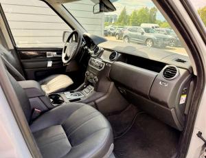 White Land Rover Discovery 2011 in Panevezys, with an engine capacity of 2.99 L and mileage of 292 thousand km for 8500 €, photo 20 on AUTOMOTO.COM.LV
