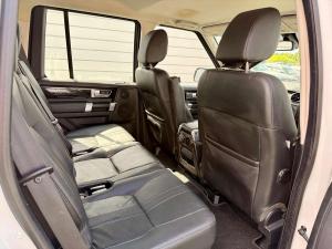 White Land Rover Discovery 2011 in Panevezys, with an engine capacity of 2.99 L and mileage of 292 thousand km for 8500 €, photo 22 on AUTOMOTO.COM.LV