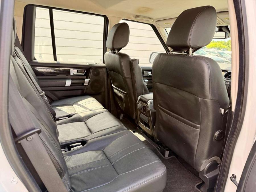 White Land Rover Discovery 2011 in Panevezys, with an engine capacity of 2.99 L and mileage of 292 thousand km for 8500 €, photo 22 on AUTOMOTO.COM.LV