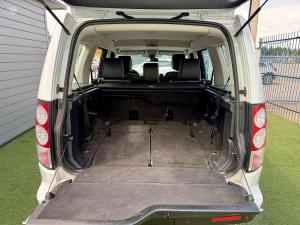 White Land Rover Discovery 2011 in Panevezys, with an engine capacity of 2.99 L and mileage of 292 thousand km for 8500 €, photo 27 on AUTOMOTO.COM.LV