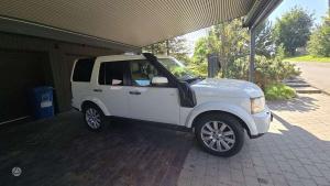 Balts Land Rover Discovery 2011 Marijampole, ar dzinēja tilpumu 2.99 L un nobraukumu 360 tūkst. km par 10500 €, foto  vietnē AUTOMOTO.COM.LV