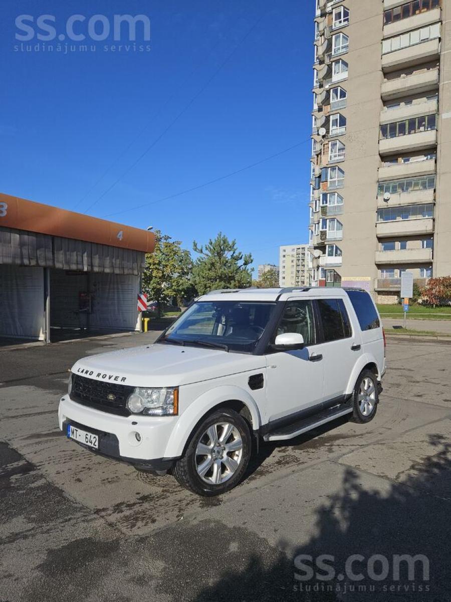 White Land Rover Discovery 2012 in Riga, with an engine capacity of 3.00 L and mileage of 265 thousand km for 12100 €, photo 1 on AUTOMOTO.COM.LV