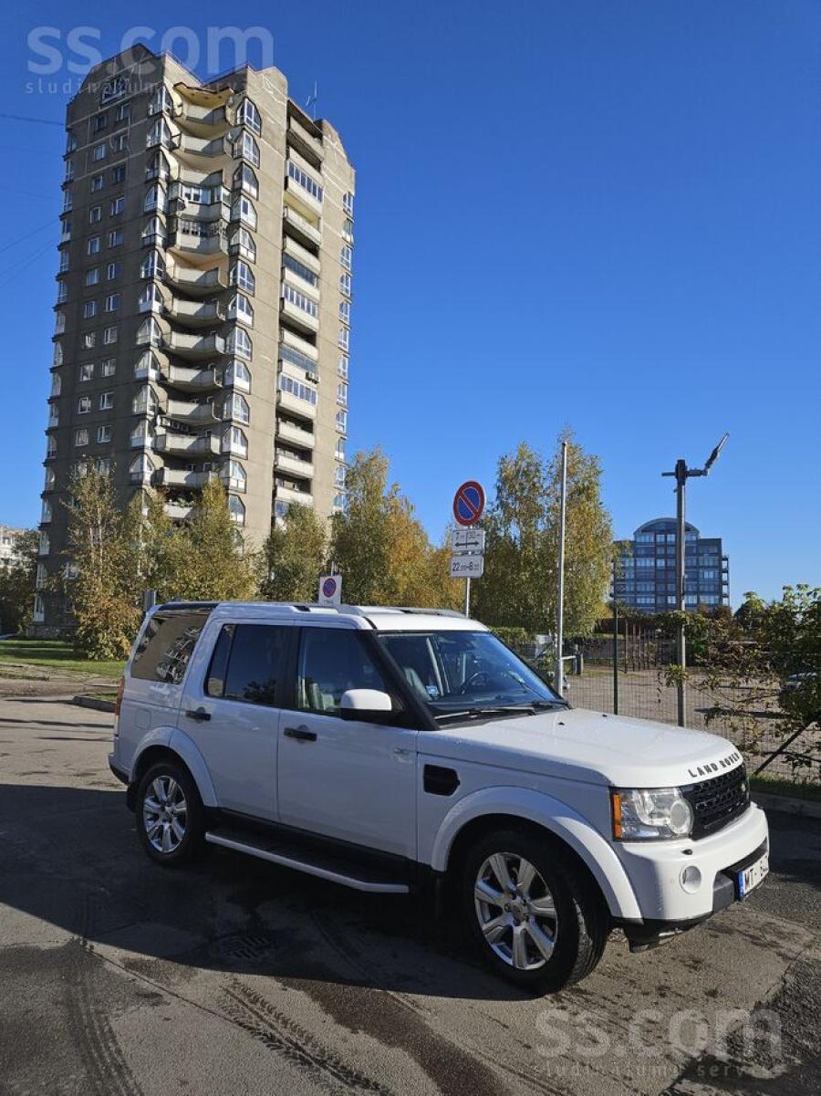 White Land Rover Discovery 2012 in Riga, with an engine capacity of 3.00 L and mileage of 265 thousand km for 12100 €, photo 2 on AUTOMOTO.COM.LV