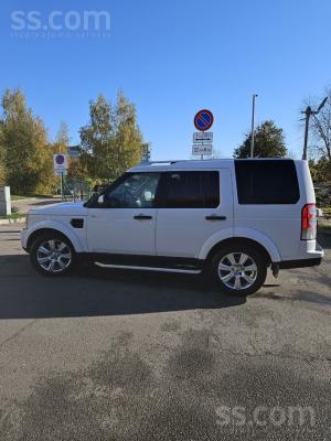 White Land Rover Discovery 2012 in Riga, with an engine capacity of 3.00 L and mileage of 265 thousand km for 12100 €, photo 3 on AUTOMOTO.COM.LV