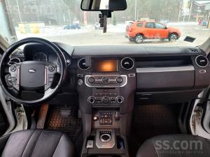 White Land Rover Discovery 2012 in Riga, with an engine capacity of 3.00 L and mileage of 265 thousand km for 12100 €, photo 12 on AUTOMOTO.COM.LV