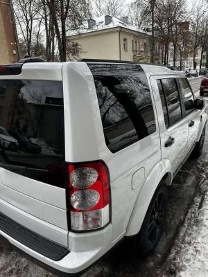 White Land Rover Discovery 2013 in Vilnius, with an engine capacity of 5.00 L and mileage of 240 thousand km for 11200 €, photo 3 on AUTOMOTO.COM.LV