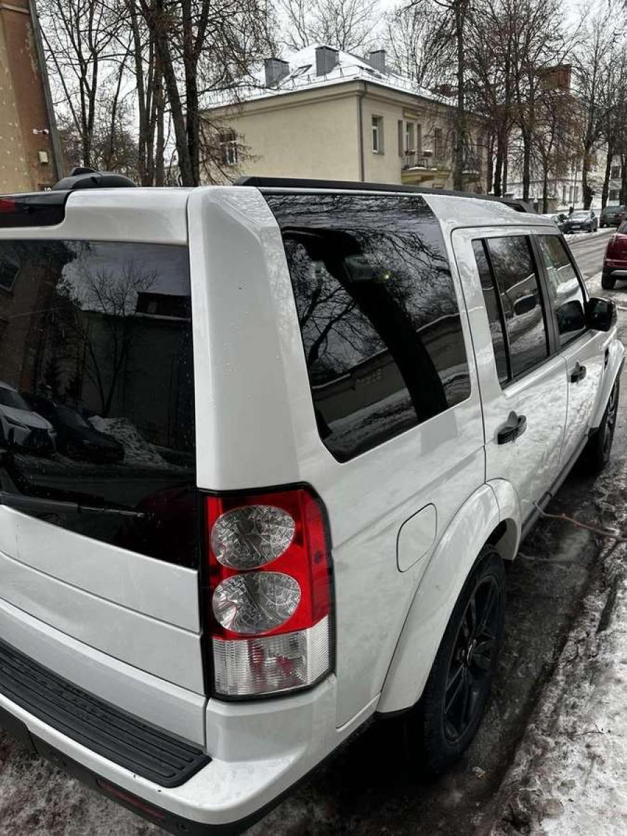 White Land Rover Discovery 2013 in Vilnius, with an engine capacity of 5.00 L and mileage of 240 thousand km for 11200 €, photo 3 on AUTOMOTO.COM.LV