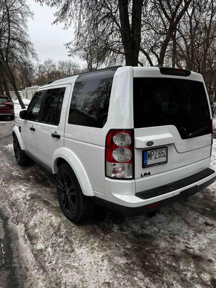 White Land Rover Discovery 2013 in Vilnius, with an engine capacity of 5.00 L and mileage of 240 thousand km for 11200 €, photo 4 on AUTOMOTO.COM.LV