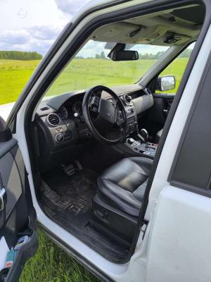 White Land Rover Discovery 2013 in Vilnius, with an engine capacity of 5.00 L and mileage of 240 thousand km for 11200 €, photo 5 on AUTOMOTO.COM.LV
