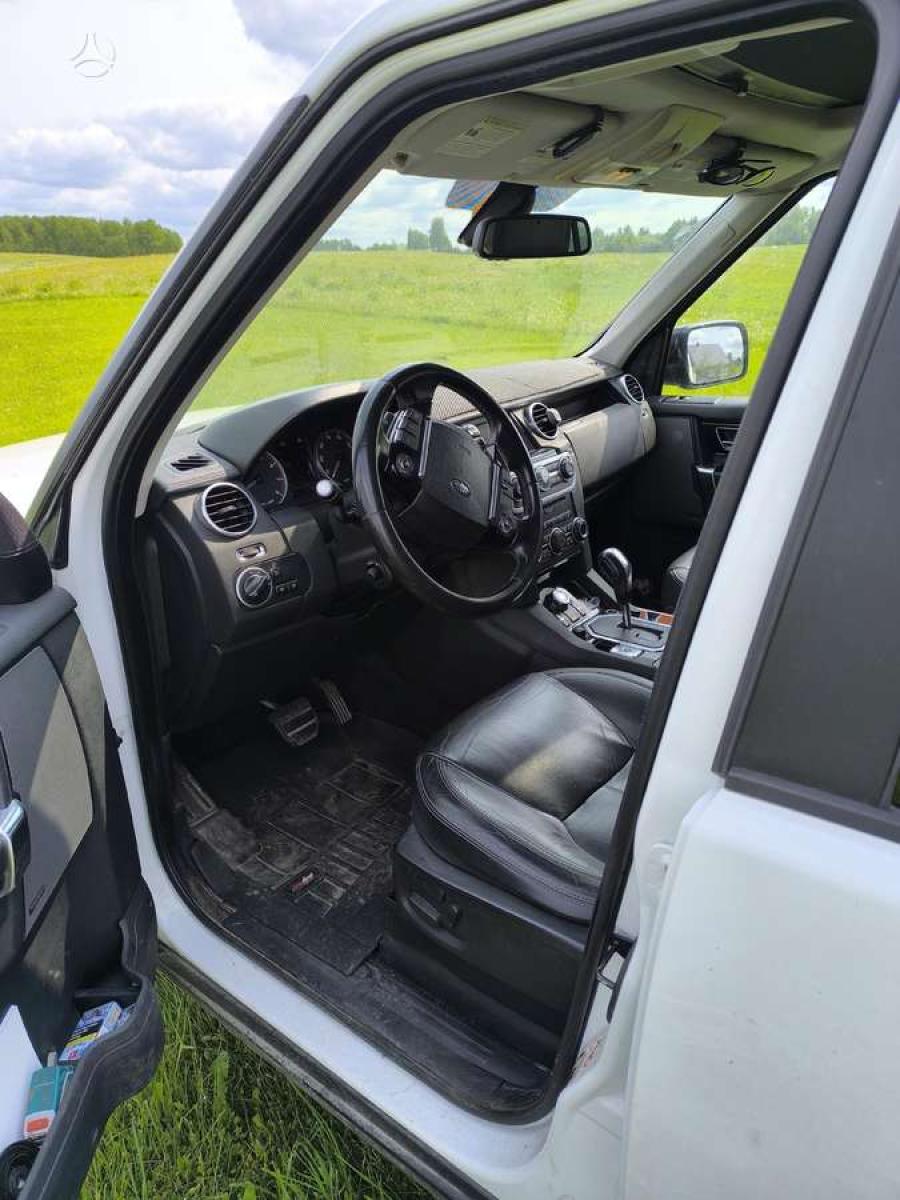 White Land Rover Discovery 2013 in Vilnius, with an engine capacity of 5.00 L and mileage of 240 thousand km for 11200 €, photo 5 on AUTOMOTO.COM.LV