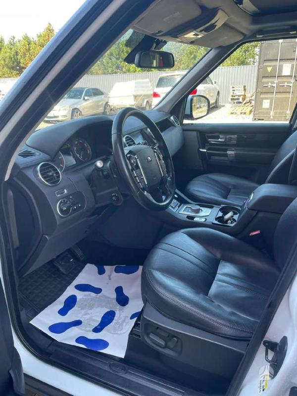 Balts Land Rover Discovery 2014 Klaipėda, ar dzinēja tilpumu 2.99 L un nobraukumu 320 tūkst. km par 12700 €, foto 8 vietnē AUTOMOTO.COM.LV