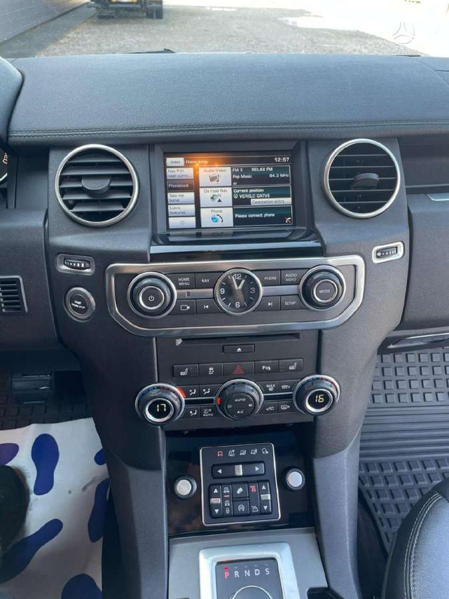 Balts Land Rover Discovery 2014 Klaipėda, ar dzinēja tilpumu 2.99 L un nobraukumu 320 tūkst. km par 12700 €, foto 14 vietnē AUTOMOTO.COM.LV