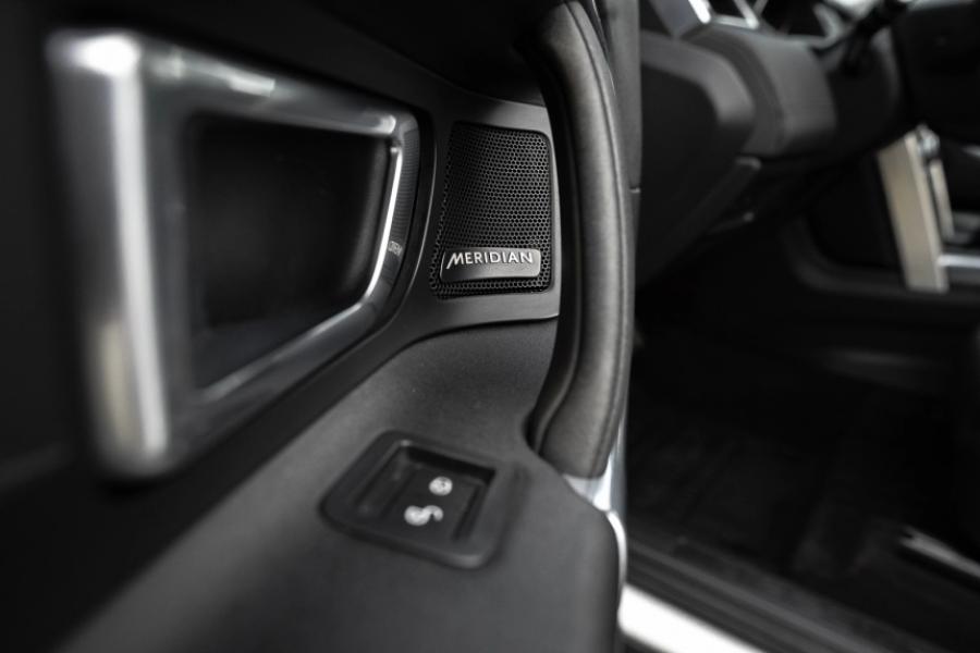 Balts Land Rover Discovery 2016 Rīga, ar dzinēja tilpumu 2.00 L un nobraukumu 190 tūkst. km par 12990 €, foto 3 vietnē AUTOMOTO.COM.LV