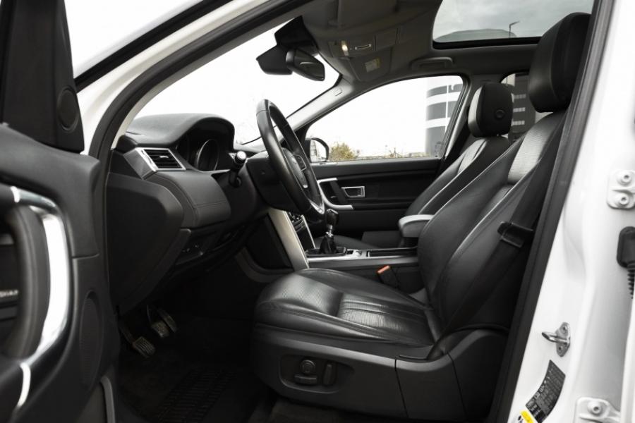 Balts Land Rover Discovery 2016 Rīga, ar dzinēja tilpumu 2.00 L un nobraukumu 190 tūkst. km par 12990 €, foto 9 vietnē AUTOMOTO.COM.LV