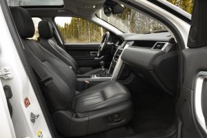 Balts Land Rover Discovery 2016 Rīga, ar dzinēja tilpumu 2.00 L un nobraukumu 190 tūkst. km par 12990 €, foto 17 vietnē AUTOMOTO.COM.LV