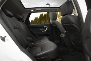 Balts Land Rover Discovery 2016 Rīga, ar dzinēja tilpumu 2.00 L un nobraukumu 190 tūkst. km par 12990 €, foto 19 vietnē AUTOMOTO.COM.LV