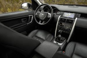 Balts Land Rover Discovery 2016 Rīga, ar dzinēja tilpumu 2.00 L un nobraukumu 190 tūkst. km par 12990 €, foto 20 vietnē AUTOMOTO.COM.LV