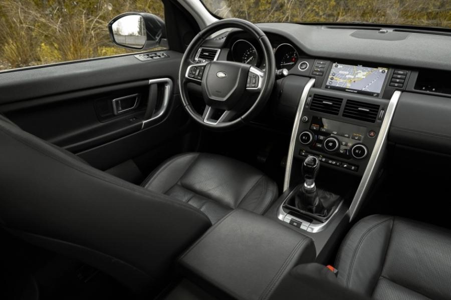 Balts Land Rover Discovery 2016 Rīga, ar dzinēja tilpumu 2.00 L un nobraukumu 190 tūkst. km par 12990 €, foto 20 vietnē AUTOMOTO.COM.LV