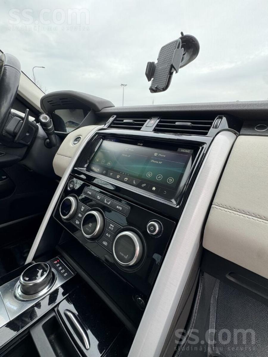 Balts Land Rover Discovery 2018 Rīga, ar dzinēja tilpumu 2.00 L un nobraukumu 127 tūkst. km par 27590 €, foto 12 vietnē AUTOMOTO.COM.LV