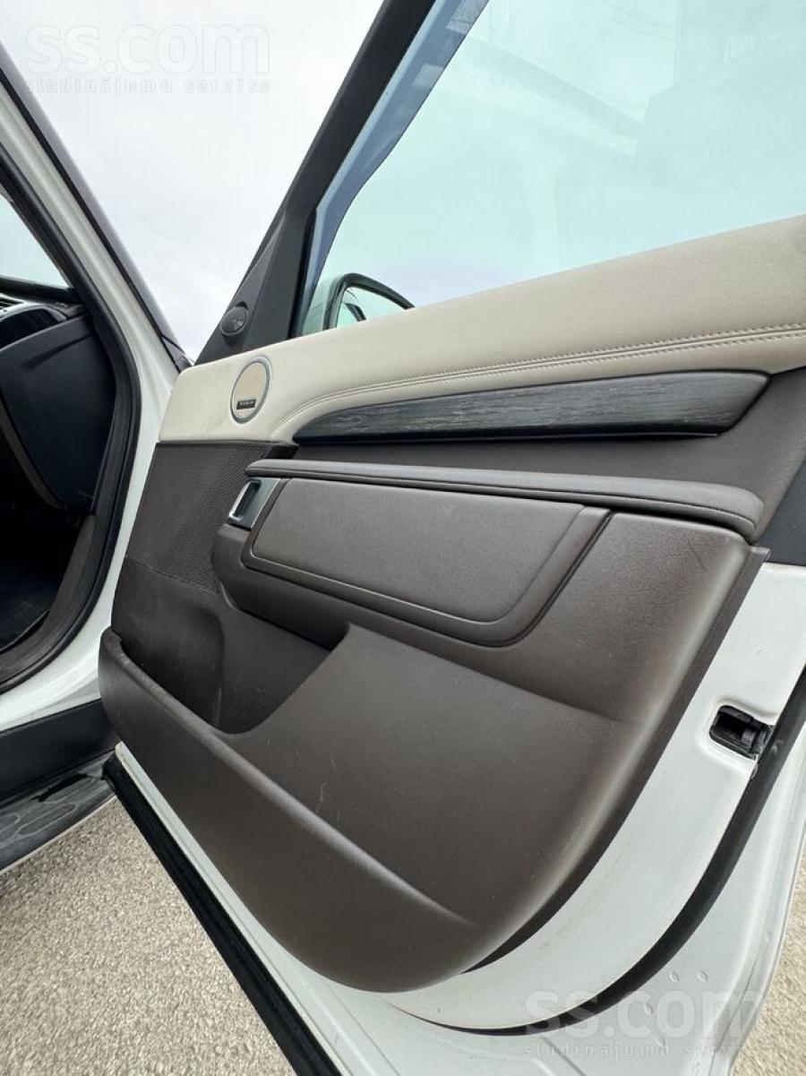 Balts Land Rover Discovery 2018 Rīga, ar dzinēja tilpumu 2.00 L un nobraukumu 127 tūkst. km par 27590 €, foto 14 vietnē AUTOMOTO.COM.LV