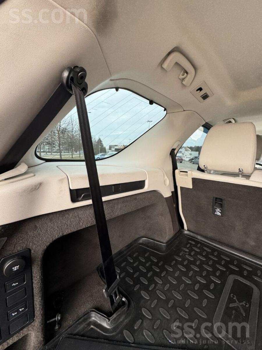 Balts Land Rover Discovery 2018 Rīga, ar dzinēja tilpumu 2.00 L un nobraukumu 127 tūkst. km par 27590 €, foto 18 vietnē AUTOMOTO.COM.LV