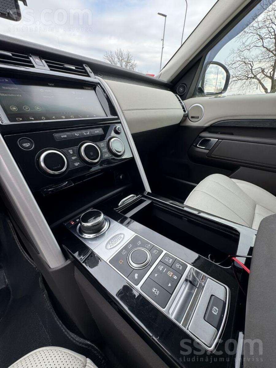 Balts Land Rover Discovery 2018 Rīga, ar dzinēja tilpumu 2.00 L un nobraukumu 127 tūkst. km par 27590 €, foto 24 vietnē AUTOMOTO.COM.LV