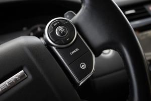 Balts Land Rover Discovery 2018 Rīga, ar dzinēja tilpumu 2.00 L un nobraukumu 82 tūkst. km par 26500 €, foto 8 vietnē AUTOMOTO.COM.LV