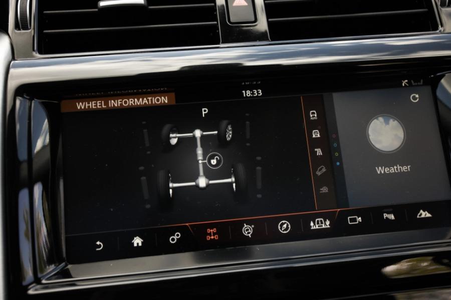 Balts Land Rover Discovery 2018 Rīga, ar dzinēja tilpumu 2.00 L un nobraukumu 82 tūkst. km par 26500 €, foto 14 vietnē AUTOMOTO.COM.LV