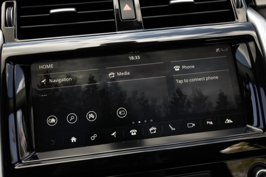 Balts Land Rover Discovery 2018 Rīga, ar dzinēja tilpumu 2.00 L un nobraukumu 82 tūkst. km par 26500 €, foto 23 vietnē AUTOMOTO.COM.LV