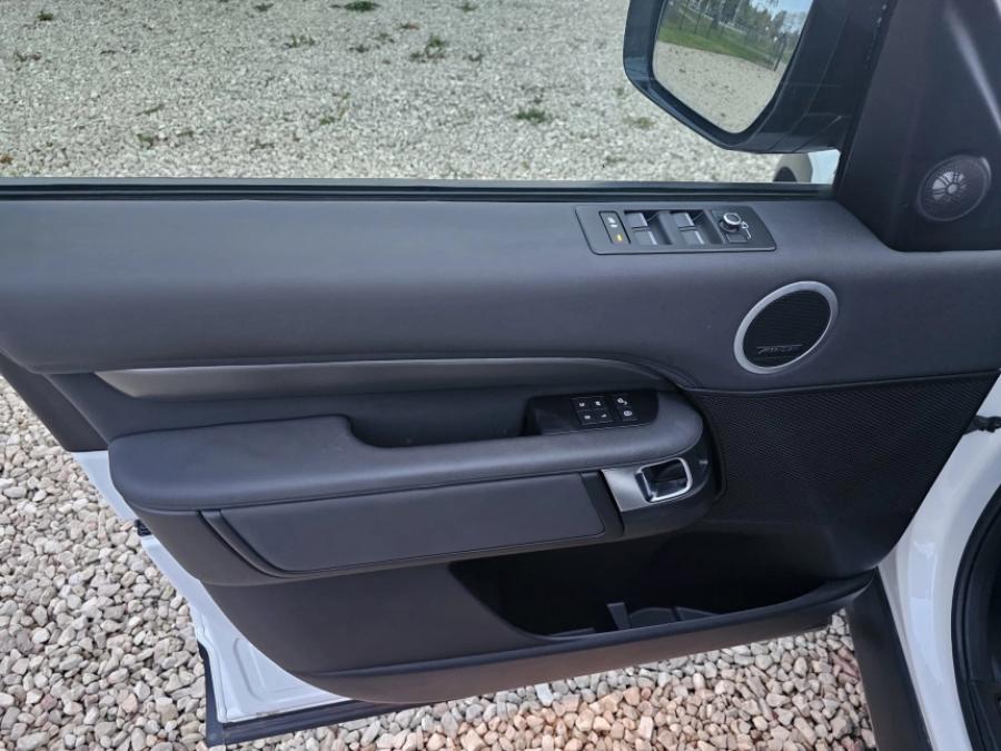 Balts Land Rover Discovery 2018 Rīga, ar dzinēja tilpumu 2.00 L un nobraukumu 82 tūkst. km par 26500 €, foto 27 vietnē AUTOMOTO.COM.LV