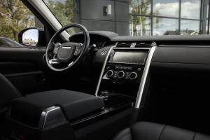 Balts Land Rover Discovery 2018 Rīga, ar dzinēja tilpumu 2.00 L un nobraukumu 82 tūkst. km par 26500 €, foto 31 vietnē AUTOMOTO.COM.LV