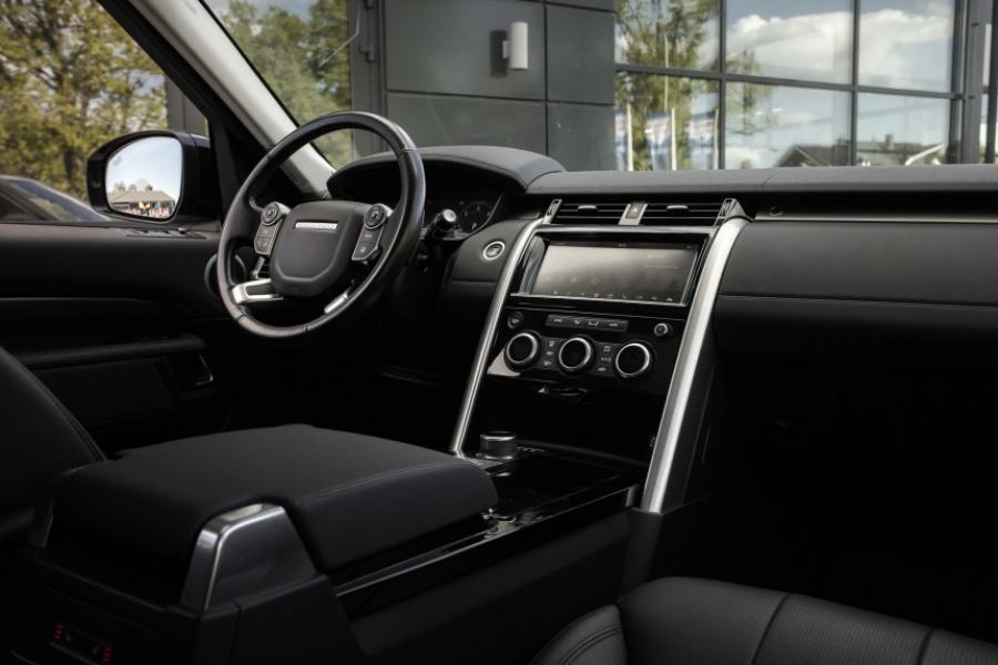 Balts Land Rover Discovery 2018 Rīga, ar dzinēja tilpumu 2.00 L un nobraukumu 82 tūkst. km par 26500 €, foto 31 vietnē AUTOMOTO.COM.LV