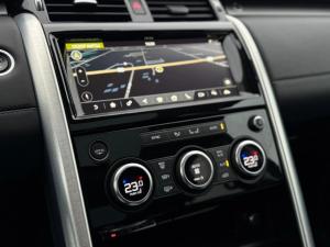 Balts Land Rover Discovery 2018 Rīga, ar dzinēja tilpumu 2.00 L un nobraukumu 82 tūkst. km par 26500 €, foto 35 vietnē AUTOMOTO.COM.LV