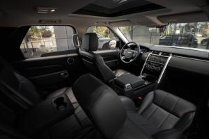 Balts Land Rover Discovery 2018 Rīga, ar dzinēja tilpumu 2.00 L un nobraukumu 82 tūkst. km par 26500 €, foto 36 vietnē AUTOMOTO.COM.LV