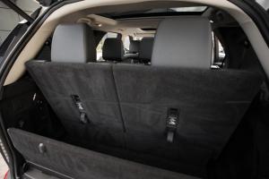 Balts Land Rover Discovery 2018 Rīga, ar dzinēja tilpumu 2.00 L un nobraukumu 82 tūkst. km par 26500 €, foto 38 vietnē AUTOMOTO.COM.LV