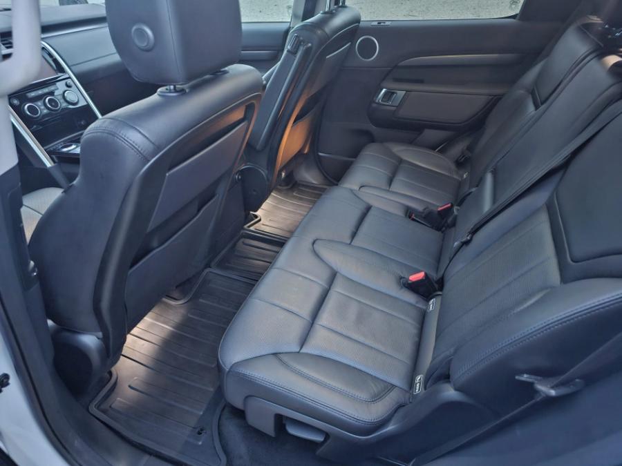 Balts Land Rover Discovery 2018 Rīga, ar dzinēja tilpumu 2.00 L un nobraukumu 82 tūkst. km par 26500 €, foto 39 vietnē AUTOMOTO.COM.LV