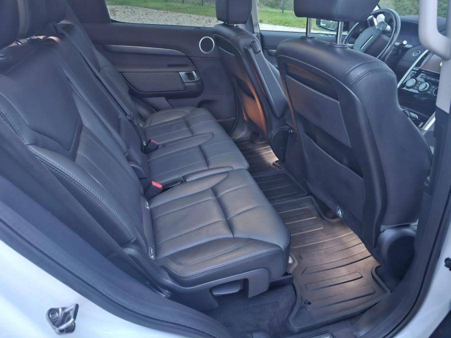 Balts Land Rover Discovery 2018 Rīga, ar dzinēja tilpumu 2.00 L un nobraukumu 82 tūkst. km par 26500 €, foto 42 vietnē AUTOMOTO.COM.LV