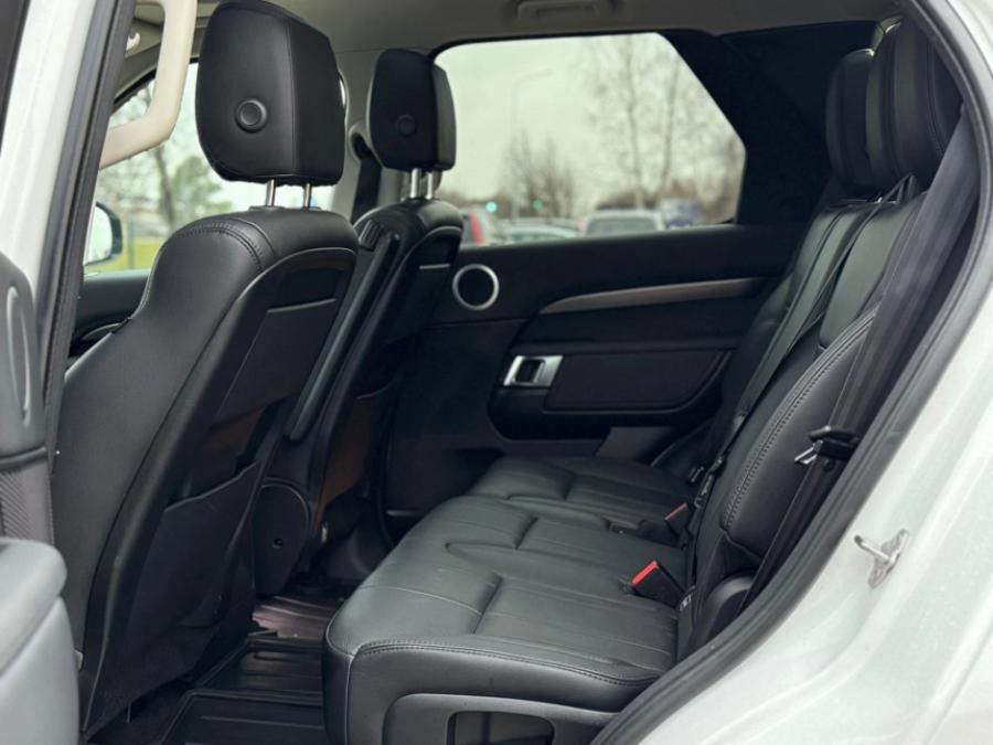 Balts Land Rover Discovery 2018 Rīga, ar dzinēja tilpumu 2.00 L un nobraukumu 82 tūkst. km par 26500 €, foto 43 vietnē AUTOMOTO.COM.LV