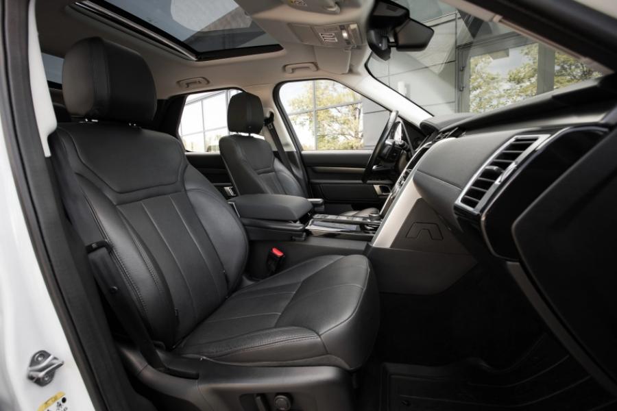 Balts Land Rover Discovery 2018 Rīga, ar dzinēja tilpumu 2.00 L un nobraukumu 82 tūkst. km par 26500 €, foto 44 vietnē AUTOMOTO.COM.LV