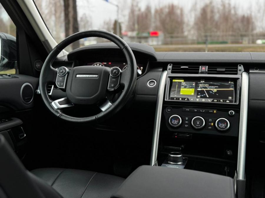 Balts Land Rover Discovery 2018 Rīga, ar dzinēja tilpumu 2.00 L un nobraukumu 82 tūkst. km par 26500 €, foto 48 vietnē AUTOMOTO.COM.LV