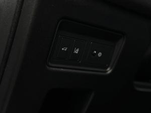 Balts Land Rover Discovery 2018 Rīga, ar dzinēja tilpumu 2.00 L un nobraukumu 82 tūkst. km par 26500 €, foto 53 vietnē AUTOMOTO.COM.LV