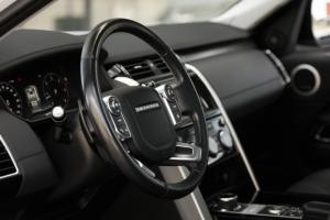 Balts Land Rover Discovery 2018 Rīga, ar dzinēja tilpumu 2.00 L un nobraukumu 82 tūkst. km par 26500 €, foto 67 vietnē AUTOMOTO.COM.LV
