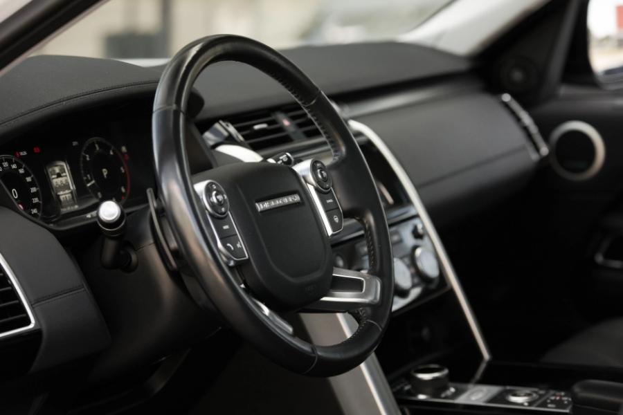 Balts Land Rover Discovery 2018 Rīga, ar dzinēja tilpumu 2.00 L un nobraukumu 82 tūkst. km par 26500 €, foto 67 vietnē AUTOMOTO.COM.LV