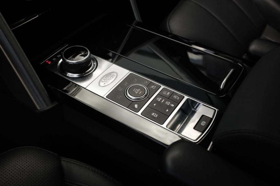 Balts Land Rover Discovery 2018 Rīga, ar dzinēja tilpumu 2.00 L un nobraukumu 82 tūkst. km par 26500 €, foto 72 vietnē AUTOMOTO.COM.LV