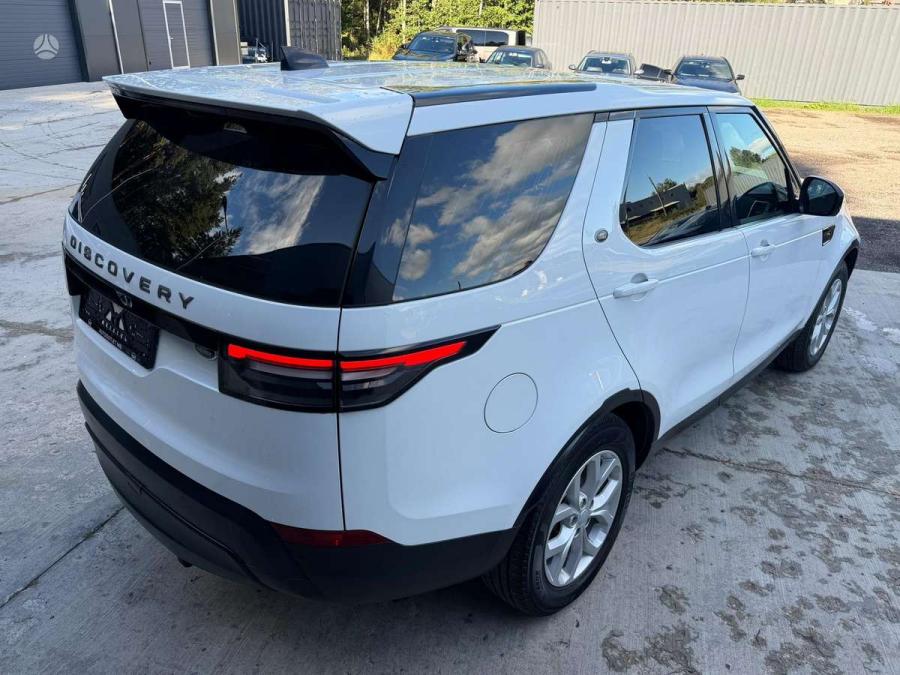 White Land Rover Discovery 2019 in Utena, with an engine capacity of 2.00 L and mileage of 86 thousand km for 17990 €, photo 8 on AUTOMOTO.COM.LV